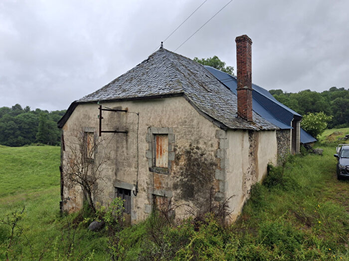 Maison 5 pièces à Riom-ès-Montagnes, à vendre