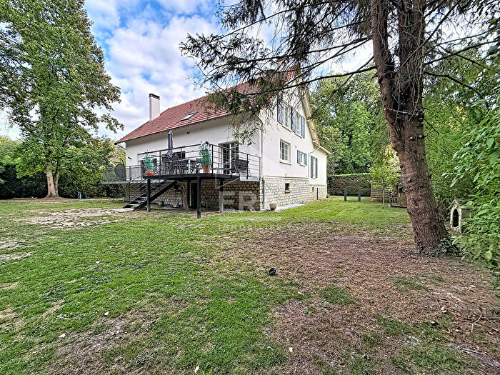 Maison 9 pièces à Saclas, à vendre