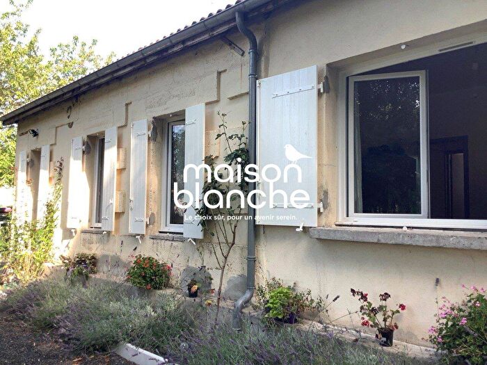 Maison 3 pièces à Saint-Pierre-du-Palais, à louer