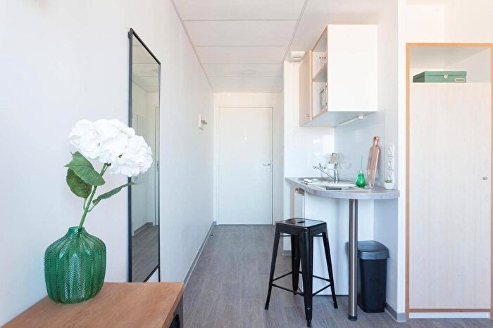 Appartement à louer - Saint Lazare, Marseille ème arrondissement - 1 pièce