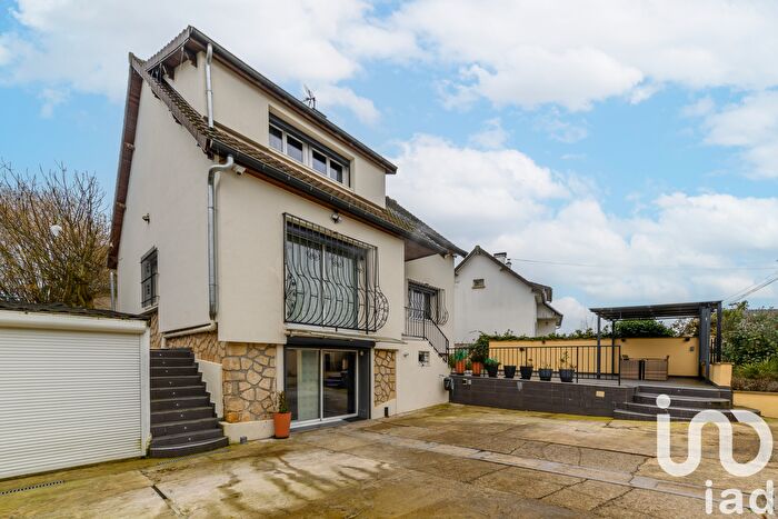 Maison à vendre - Fontenay-en-Parisis - 8 pièces - 5 chambres