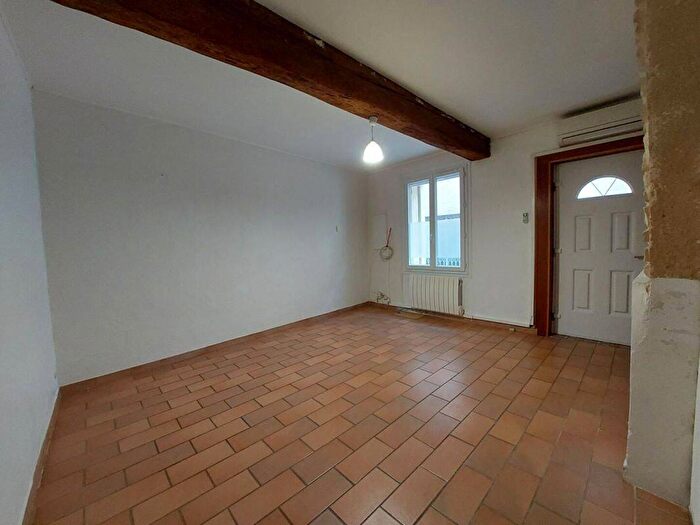 Centre Ville, Vauvert : Maison 3 pièces à louer