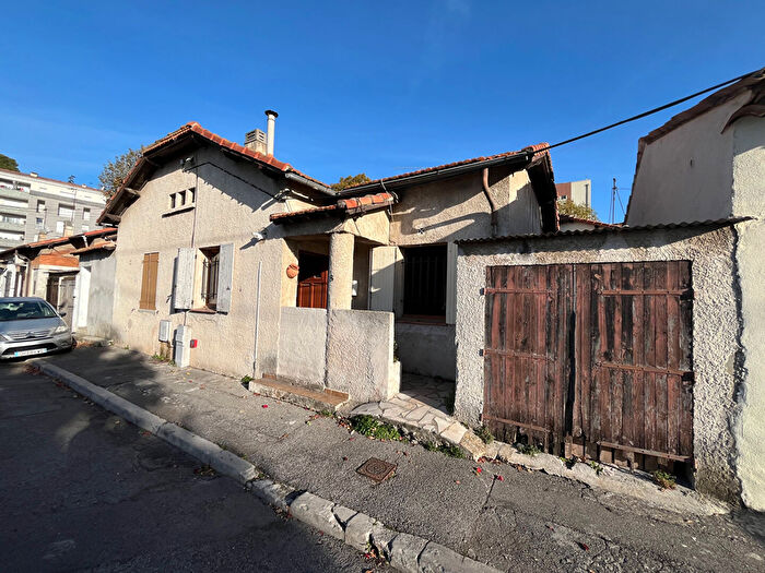 Maison à vendre - Marseille e , Saint-Just - 4 pièces - 2 chambres