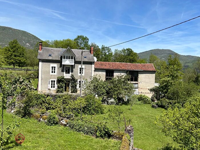 Maison à vendre - Bagnères-de-Luchon - 15 pièces - 9 chambres