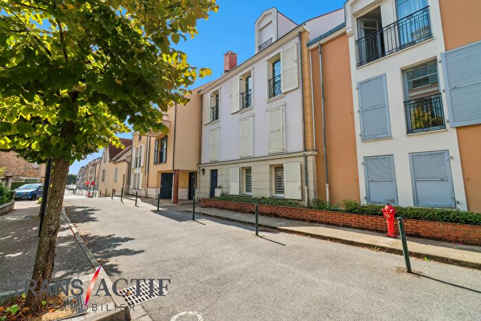 Appartement à vendre - Rambouillet, Centre-ville - 4 pièces - 3 chambres
