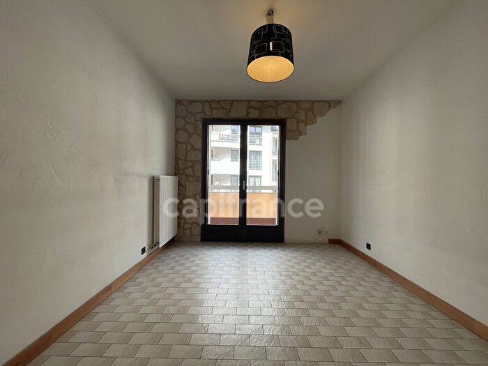 Maisons à vendre et appartements à louer - 1