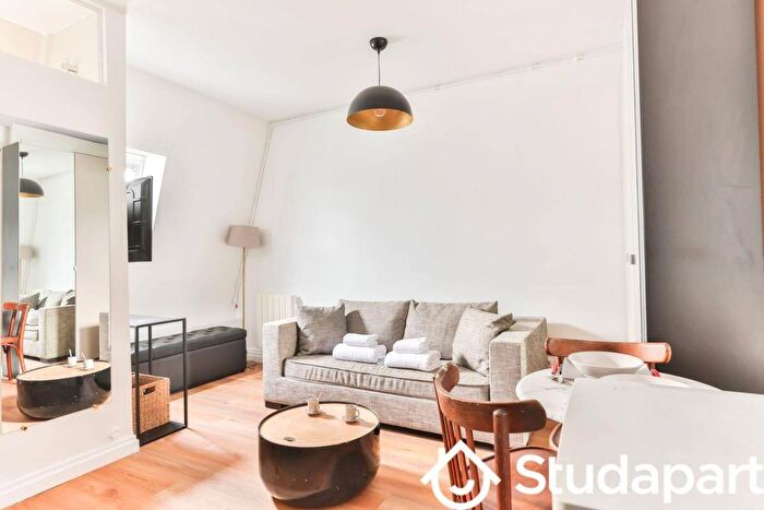 Appartement à louer - Porte Dauphine, Paris ème arrondissement - 1 pièce - 1 chambre