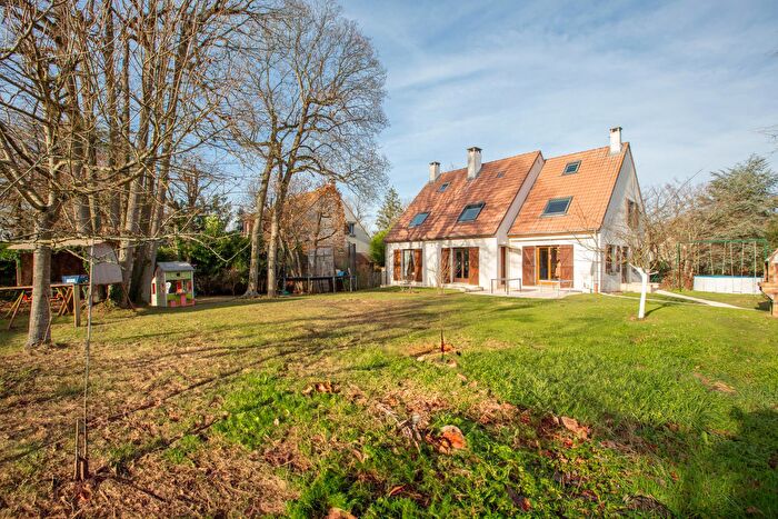 Maison à vendre - Le Mesnil-Saint-Denis - 9 pièces - 6 chambres