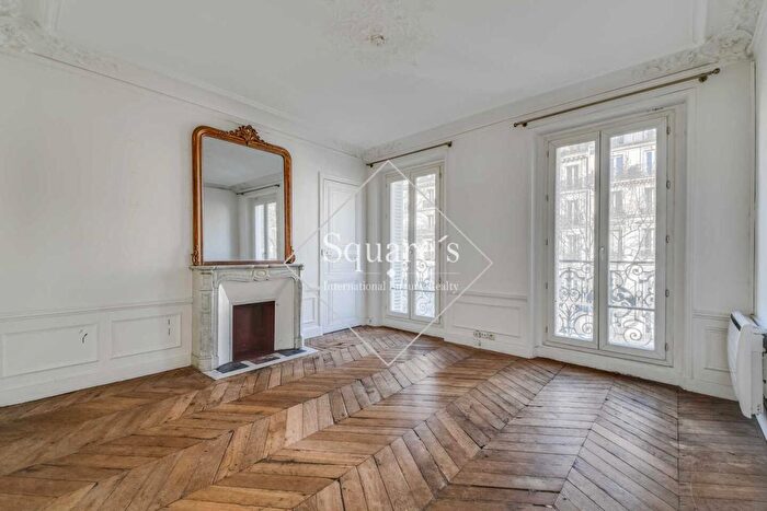 Appartement à vendre - Paris e , Montmartre, Sacré Coeur, Abbesses - 4 pièces - 2 chambres