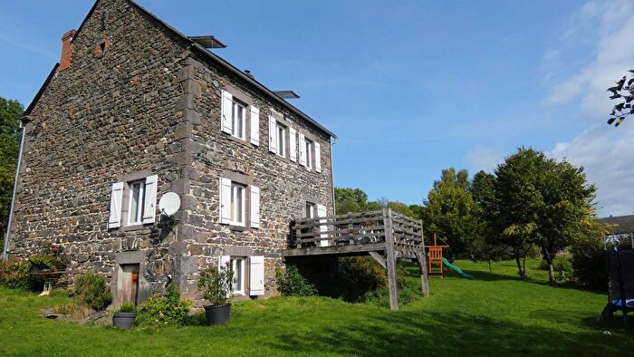 Maison à vendre - Saint-Pierre-Roche - 7 pièces - 4 chambres