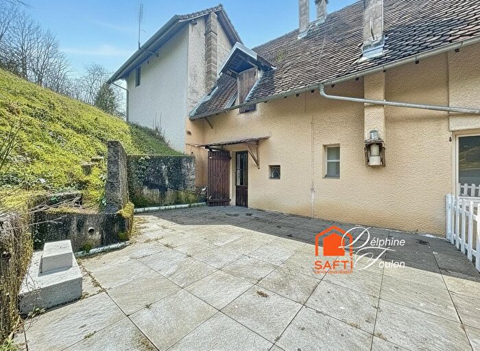 Maison à vendre - Le Pont-de-Beauvoisin - 8 pièces - 5 chambres