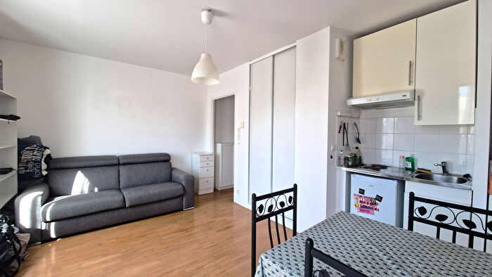 Issy-les-Moulineaux, Les Iles, La Ferme : Appartement 1 pièce à louer
