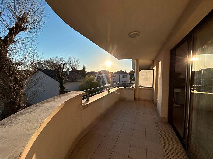 Appartement à louer - Pepiniere, Bry-sur-Marne - 3 pièces - 2 chambres