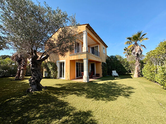Maison à vendre - Roquebrune-sur-Argens, Golf - 3 pièces - 2 chambres