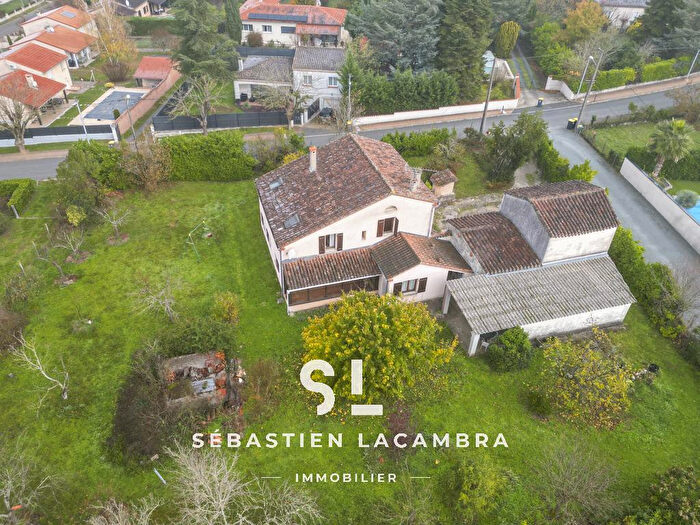 Maison à vendre - Puygouzon - 8 pièces - 6 chambres