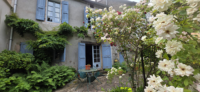 Maison 4 pièces à Saint-Jean-du-Bruel, à vendre