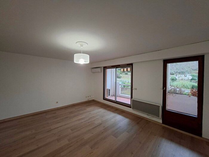 Appartement à louer - Val Saint-André, Arc, La Torse, Aix-en-Provence - 1 pièce