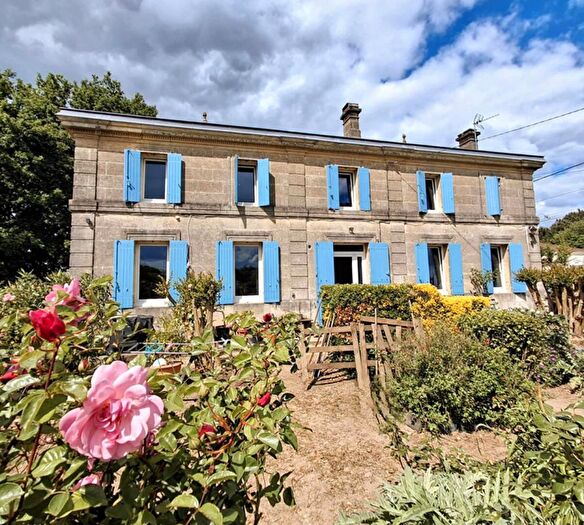 Maison à vendre - Pugnac - 7 pièces - 5 chambres