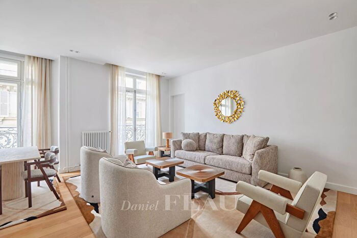 Appartement à louer - Paris e , Mairie - 3 pièces - 2 chambres