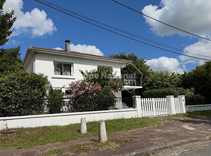 Maison à vendre - Jonzac - 5 pièces - 4 chambres