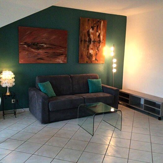 Appartement à louer - Sud, Ville-la-Grand - 2 pièces - 1 chambre