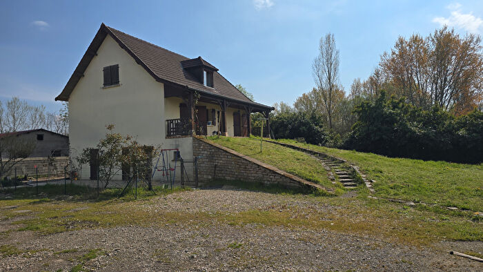 Maison à vendre - Saint-Marcel - 10 pièces - 5 chambres