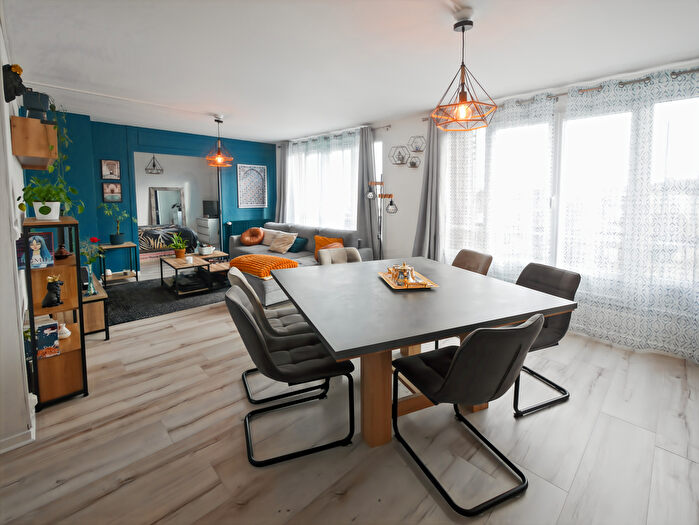 Appartement à vendre - Évreux, Navarre - 4 pièces - 2 chambres