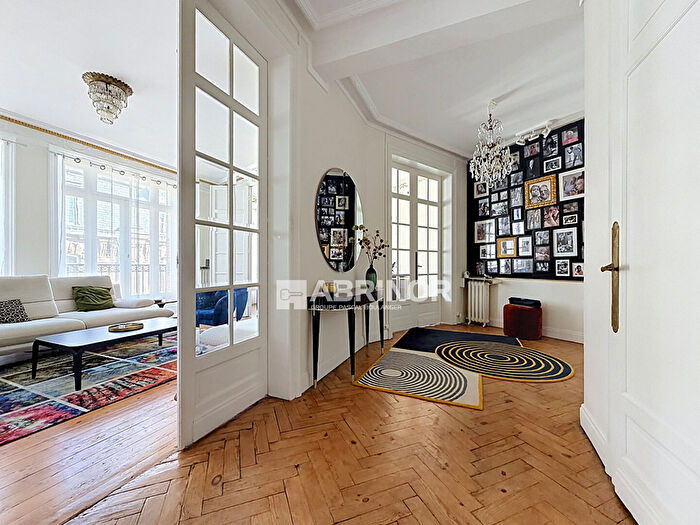 Appartement 4 pièces à Lille, Centre-ville, Euralille, à vendre