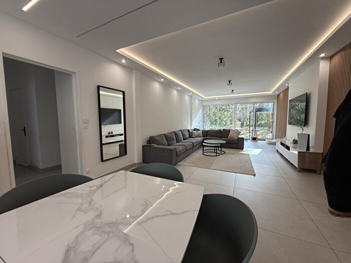 Appartement à vendre - Vaux-le-Pénil - 6 pièces - 4 chambres