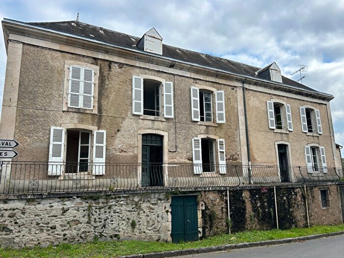 Maison à vendre - Lussac-les-Églises - 9 pièces - 5 chambres