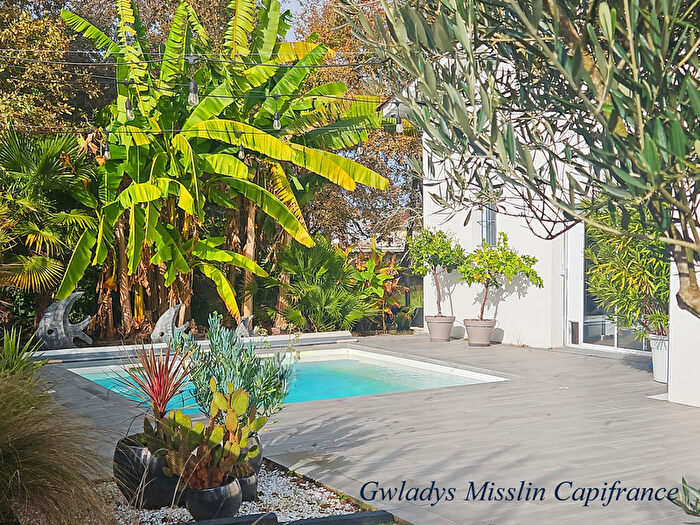 Maison à vendre - Eysines, Le Bourg - 9 pièces - 5 chambres