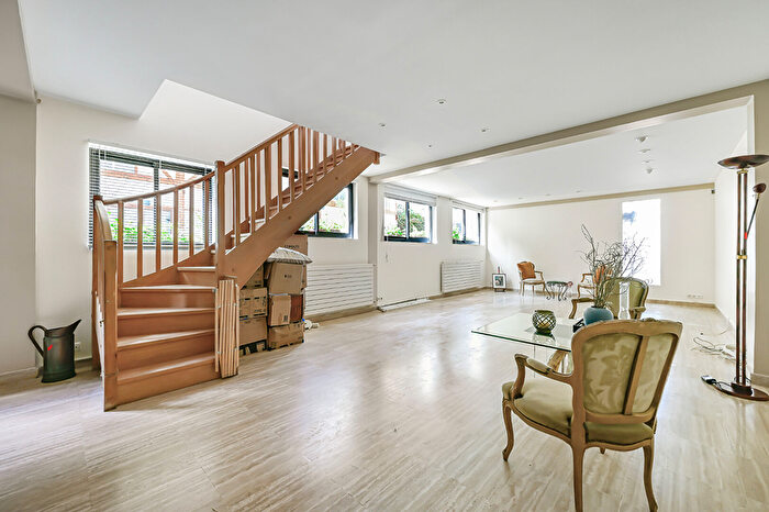 Maison à vendre - Paris e , Grandes Carrières, Clichy - 4 pièces - 3 chambres