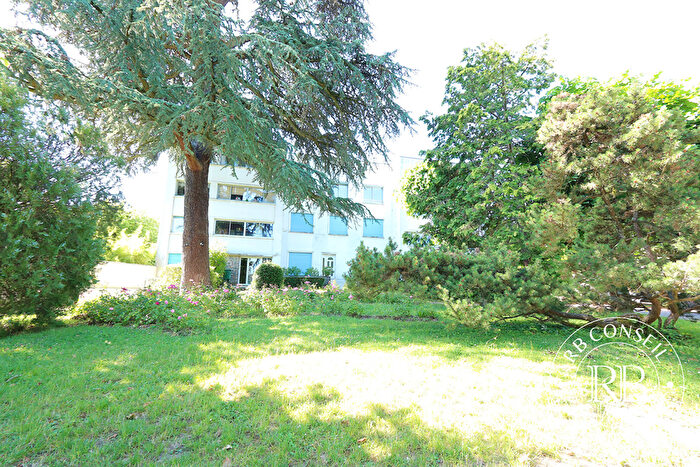 Châtenay-Malabry, Centre-ville : Appartement 4 pièces à vendre