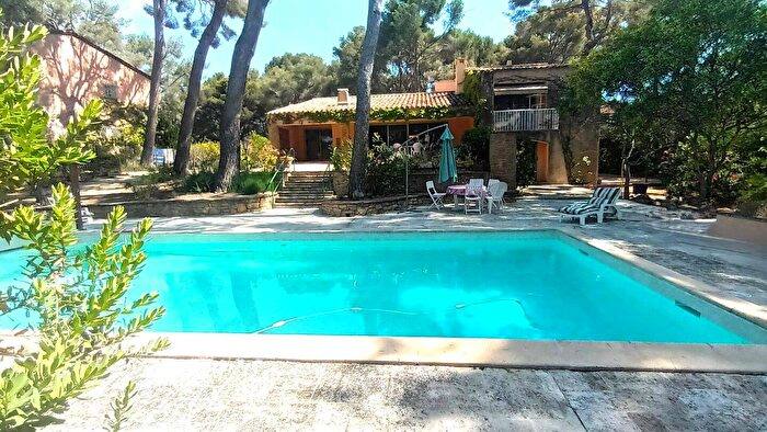 Maison à louer - Sanary-sur-Mer - 5 pièces - 4 chambres