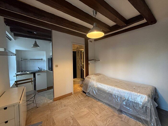 Appartement à louer - Centre Ville Ouest, Fontainebleau - 1 pièce