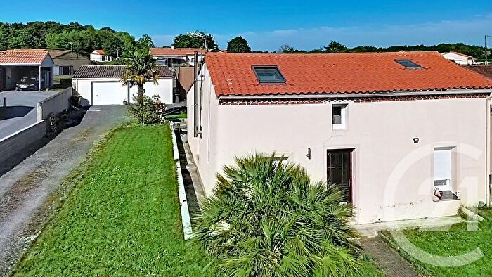 Maison à vendre - Le Puiset-Doré - 6 pièces - 3 chambres