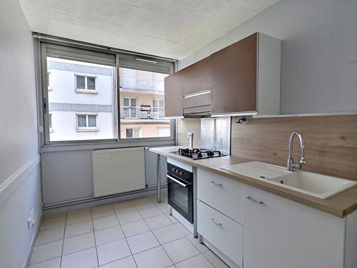 Appartement à louer - Saint Alyre, Clermont-Ferrand - 2 pièces - 1 chambre