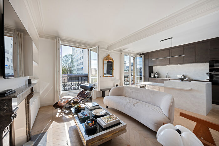 Appartement à vendre - Paris e , Jean Moulin, Porte dOrléans - 4 pièces - 2 chambres