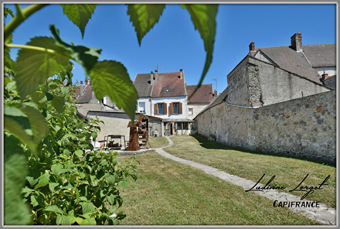 Maison à vendre - NeuillySaintFront - 5 pièces - 3 chambres
