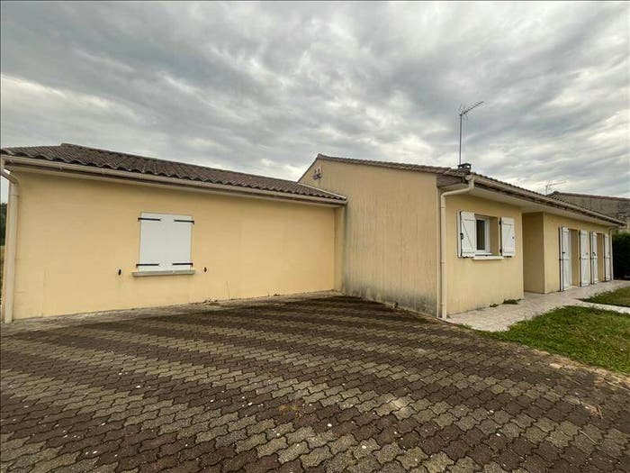 Maison 4 pièces à louer à Bussac-Forêt