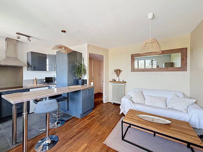 Centre Ville-Gambetta, Clichy : Appartement 1 pièce à louer