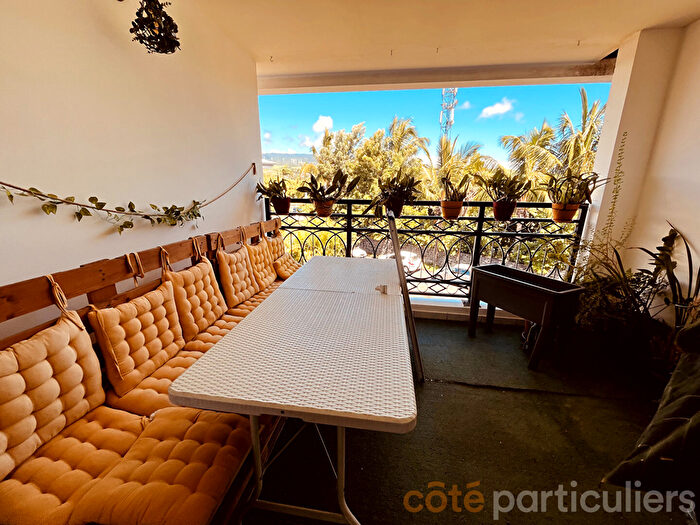 Appartement à louer - Sainte-Suzanne, Quartier Français, Sainte-Vivienne - 3 pièces - 2 chambres