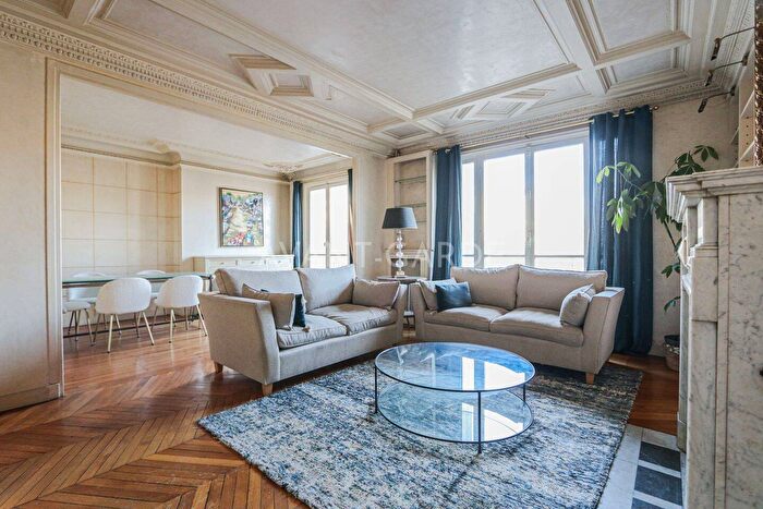 Appartement à louer - Chaillot, Paris ème arrondissement - 5 pièces - 3 chambres