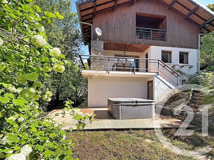 Châtillon-sur-Cluses : Maison 9 pièces à vendre