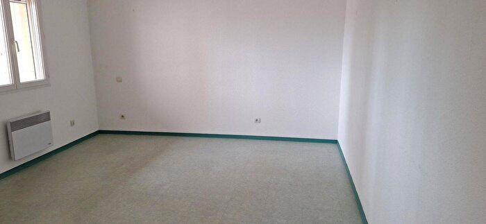 Appartement à louer - Ouest, Châteaurenard - 2 pièces