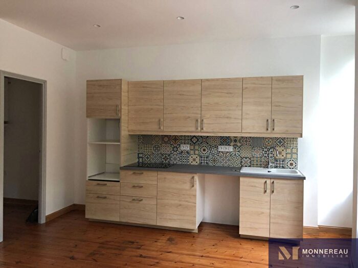 Appartement à louer - Barbezieux-Saint-Hilaire - 4 pièces - 3 chambres