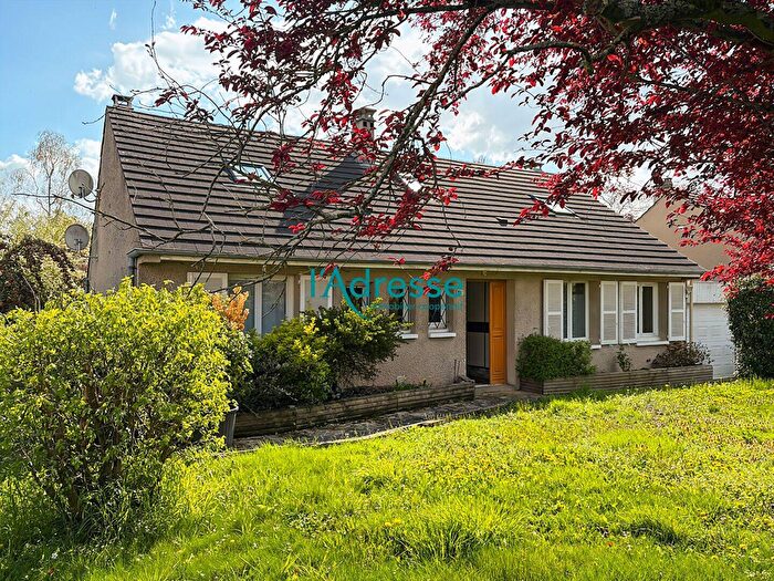 Oinville-sur-Montcient - Maison 8 pièces à louer