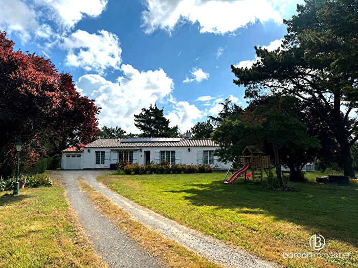 Maison 7 pièces à Le Perrier, à vendre