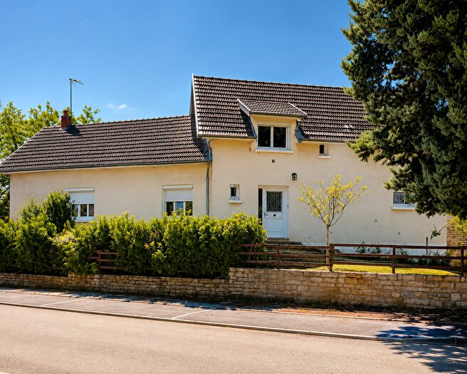 Maison 5 pièces à Ruffey-lès-Echirey, à vendre