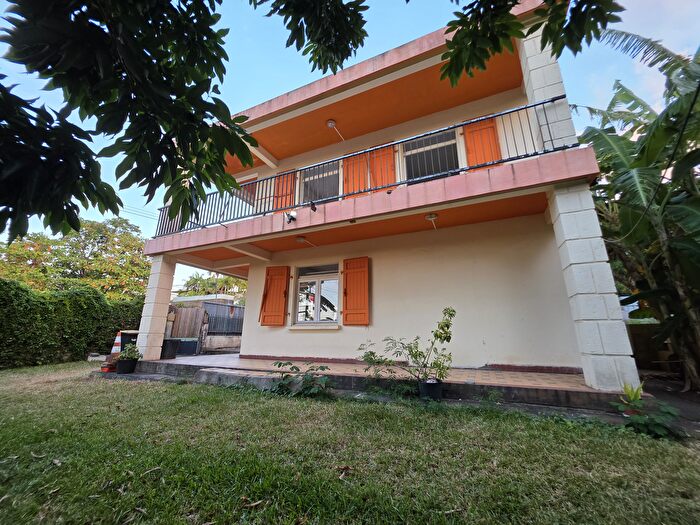 Maison 4 pièces à Saint-Denis, Providence, Les Camélias, à vendre
